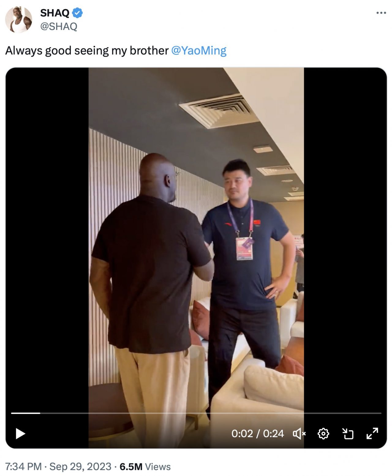 Shaq Checks In With Yao